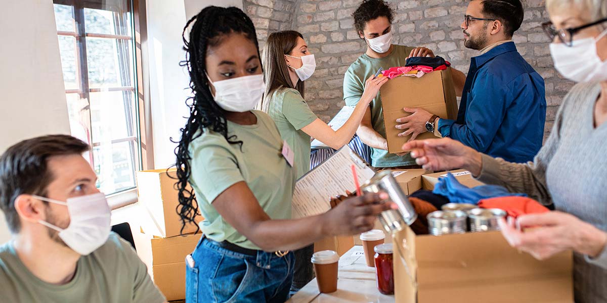 How to volunteer your skills and make a difference | Sun Life